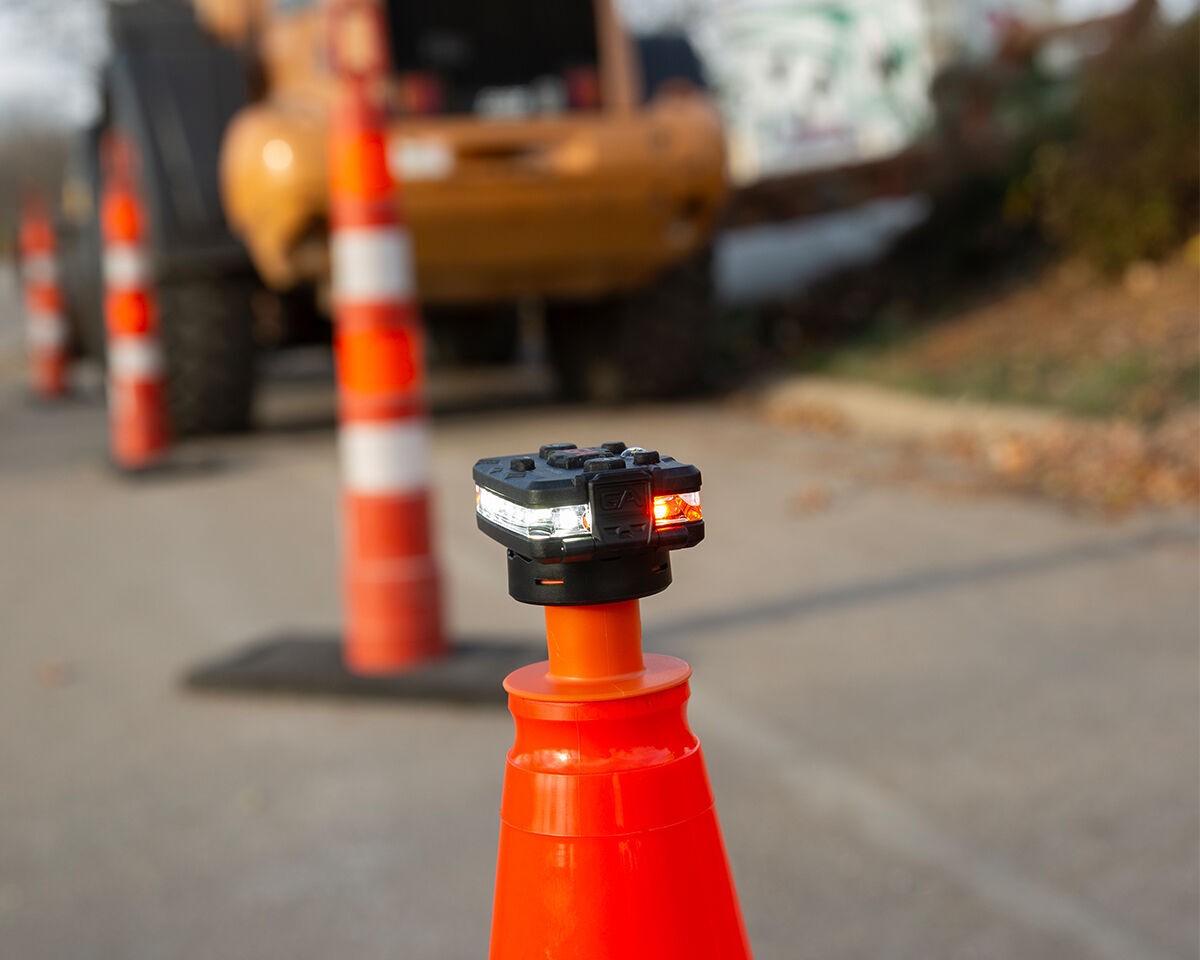 How Wearable Safety Lights Protect Construction Workers | Guardian ...